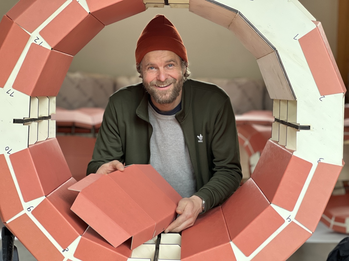 Florentijn Hofmans Pissende IJsbeer en Wurm naar Groninger Museum ...